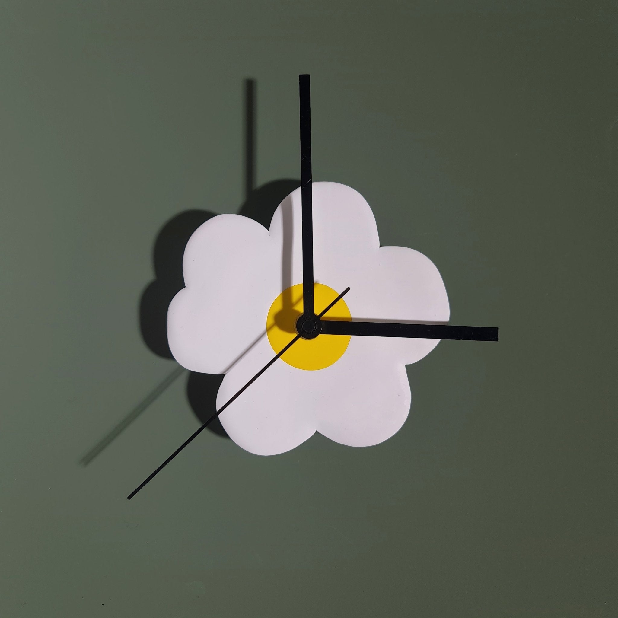 FLOWER CLOCKS - MODERN, BRIGHT AND COLOURFUL - Clac Clac Design